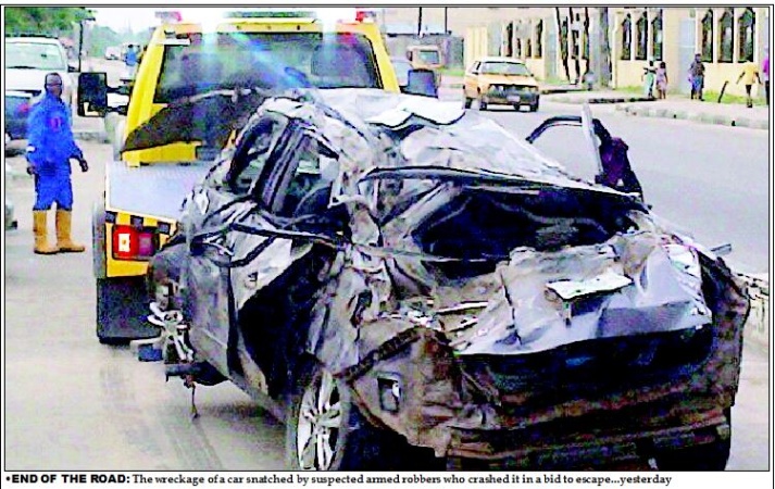 Four robbers die in accident while fleeing in stolen vehicle, survivor ...