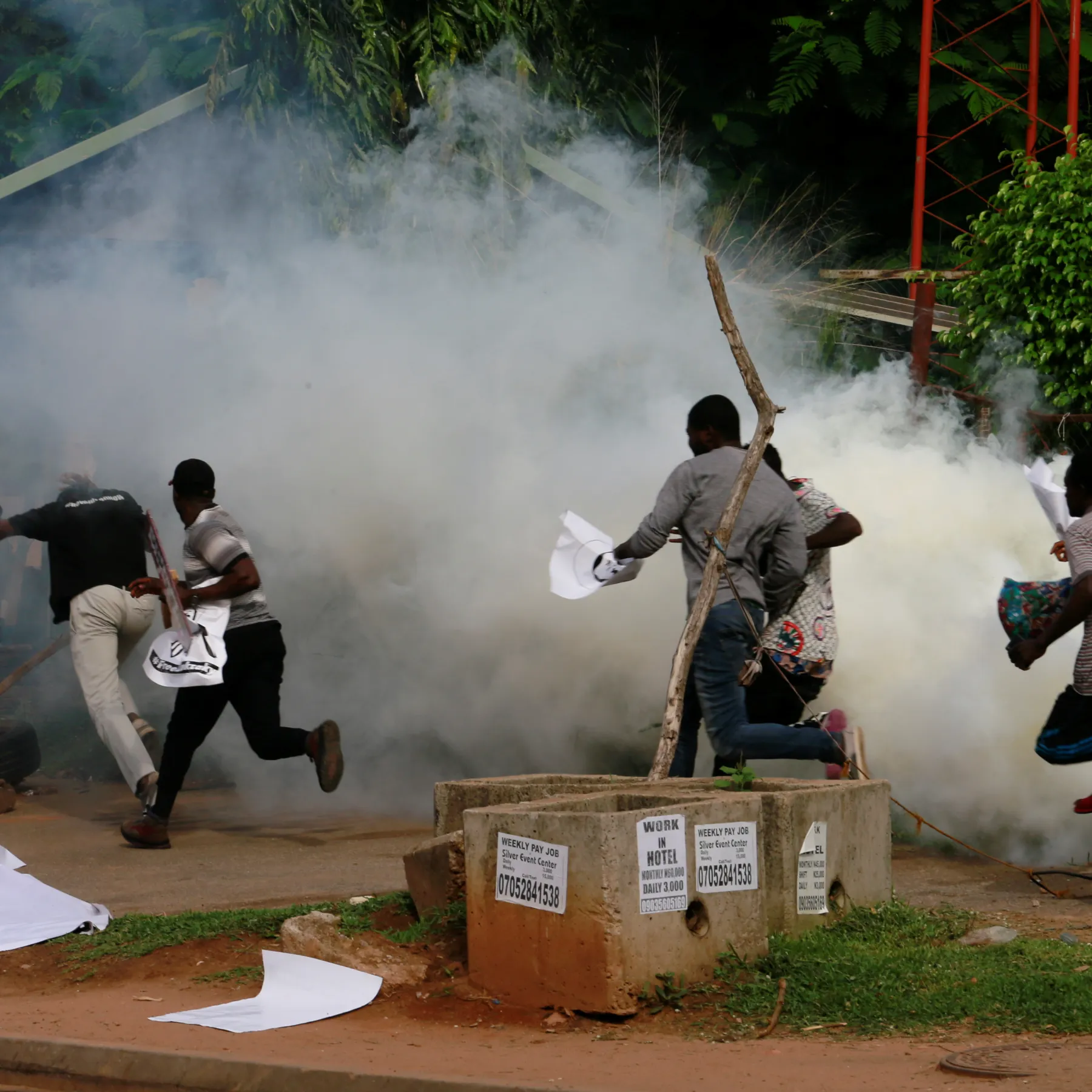 BREAKING: Chaos, security siege in Abuja over #FreeNnamdiKanu Protest ...